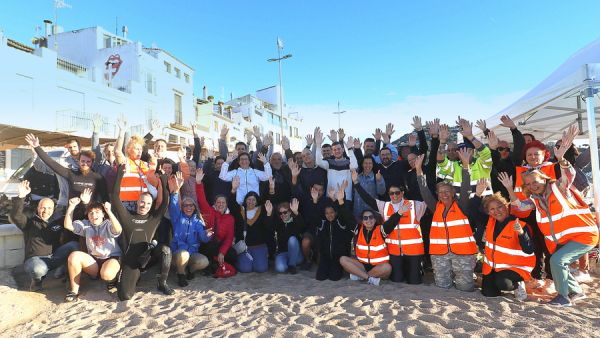 Recullen Quilos De Deixalles En La A Neteja Del Fons Mar I