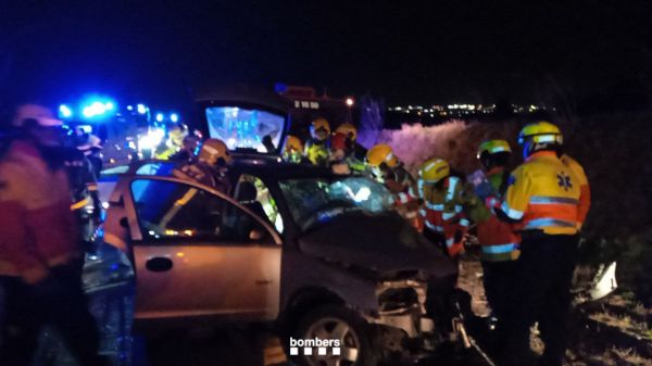 Quatre Ferits En Un Xoc Frontal Entre Dos Turismes A La Gip A